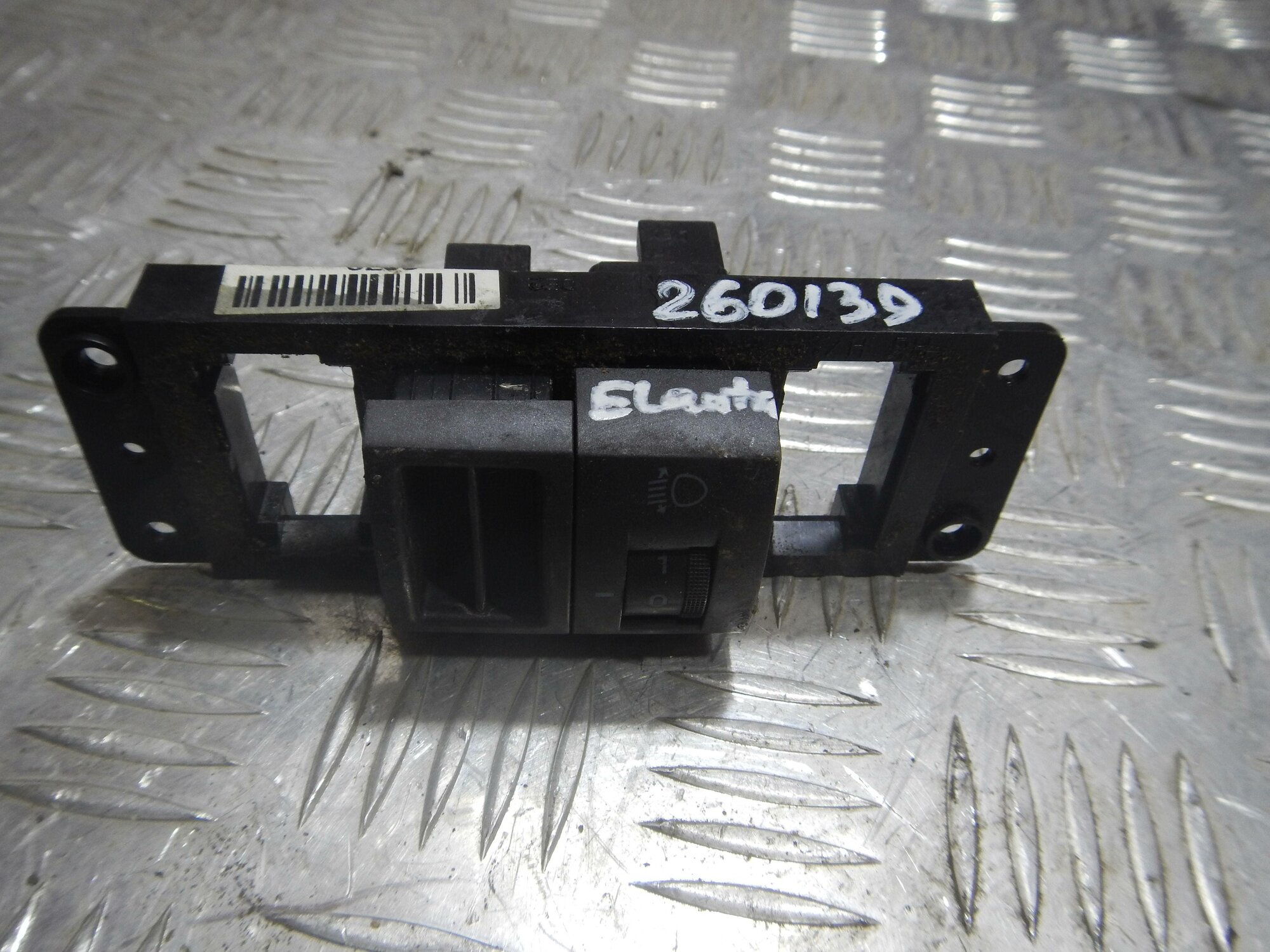 Б/У Кнопка корректора фар, Hyundai (Хендэ)-ELANTRA (00-05) HYUNDAI ELANTRA (00-05) Без видимых повреждений. 260139 Hyund...