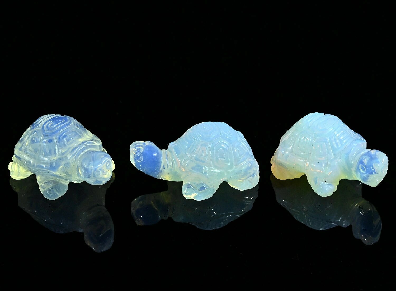 Черепаха из лунного камня 33*22*16мм