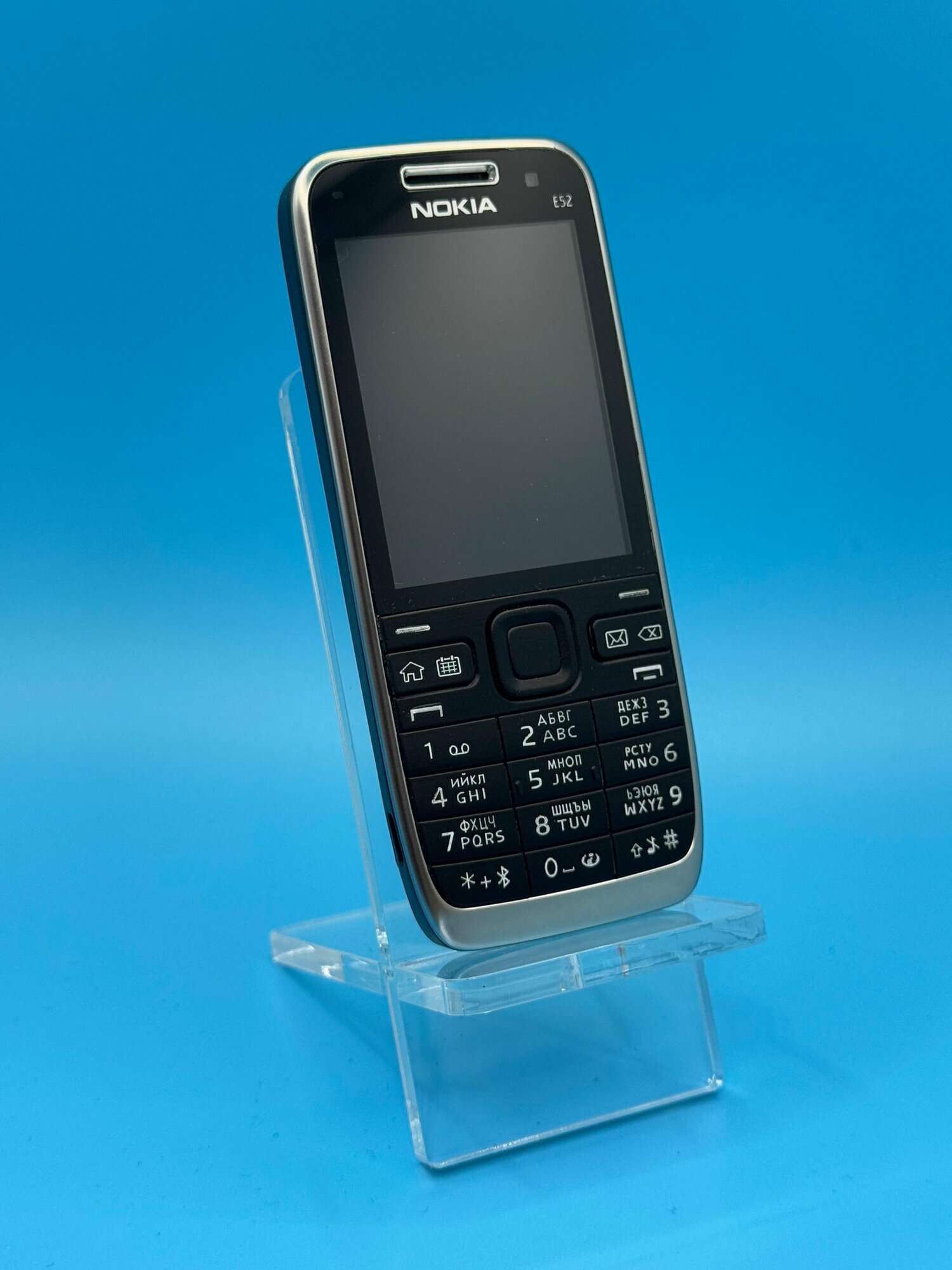 Мобильный телефон Nokia E52