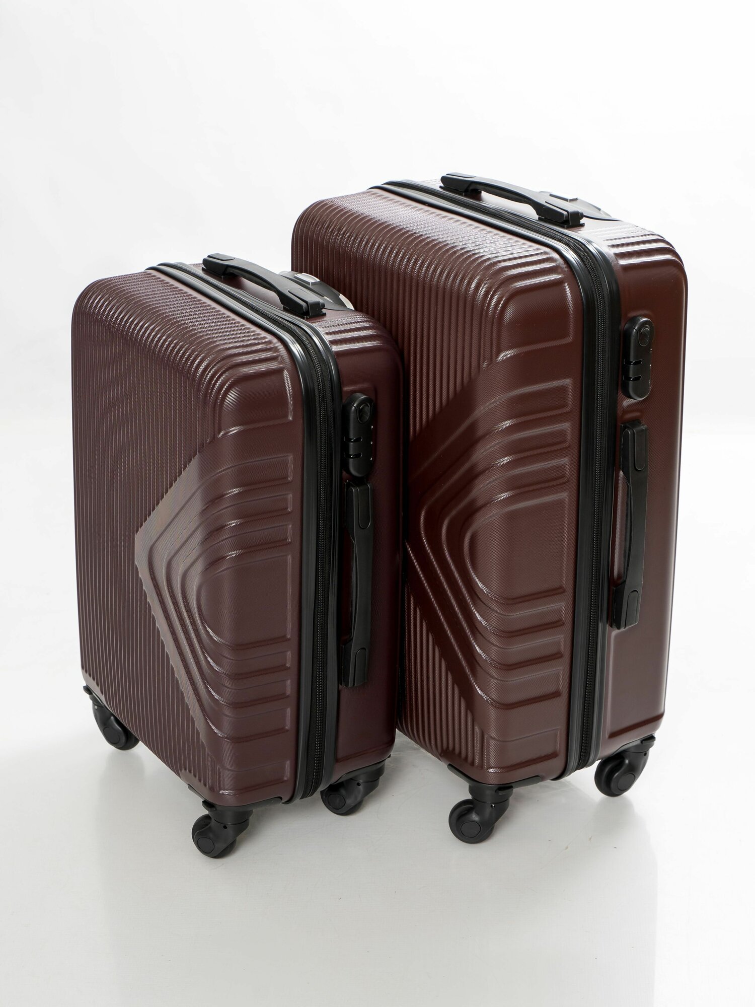 Комплект чемоданов 