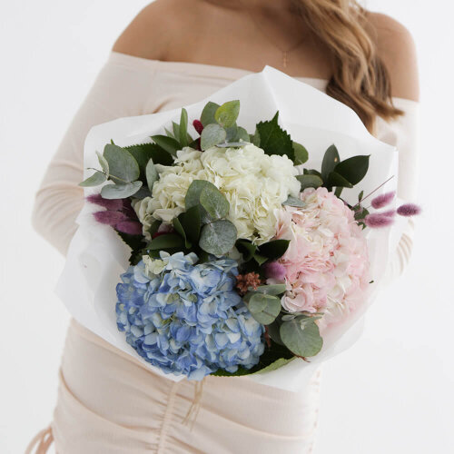 Букет Venus in Flowers "Авторский №29", круглый, на стеблях, белый/голубой/розовый