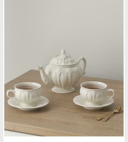 Ретро - молочно - белые кофейные чашки и соусы креативная керамика тиснение изысканные чайники простые чайные наборы