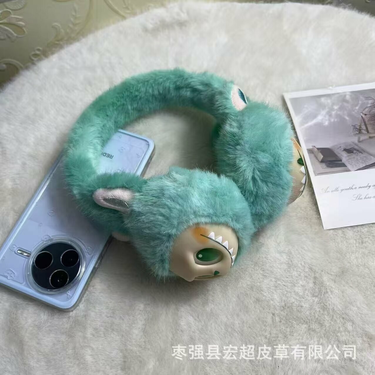 Эти зимние теплые наушники из ПВХ, выполненные в форме плюшевых кукол, защищают от ветра и холода, обеспечивая тепло и комфорт для детей.