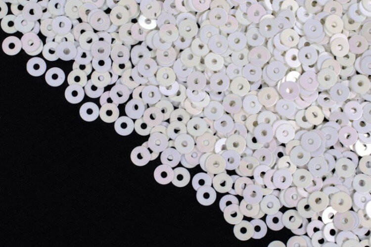 Итальянские пайетки Brambilla Paillettes плоские 3мм, цвет Bianco Orientale, 1022-223, 3 грамма