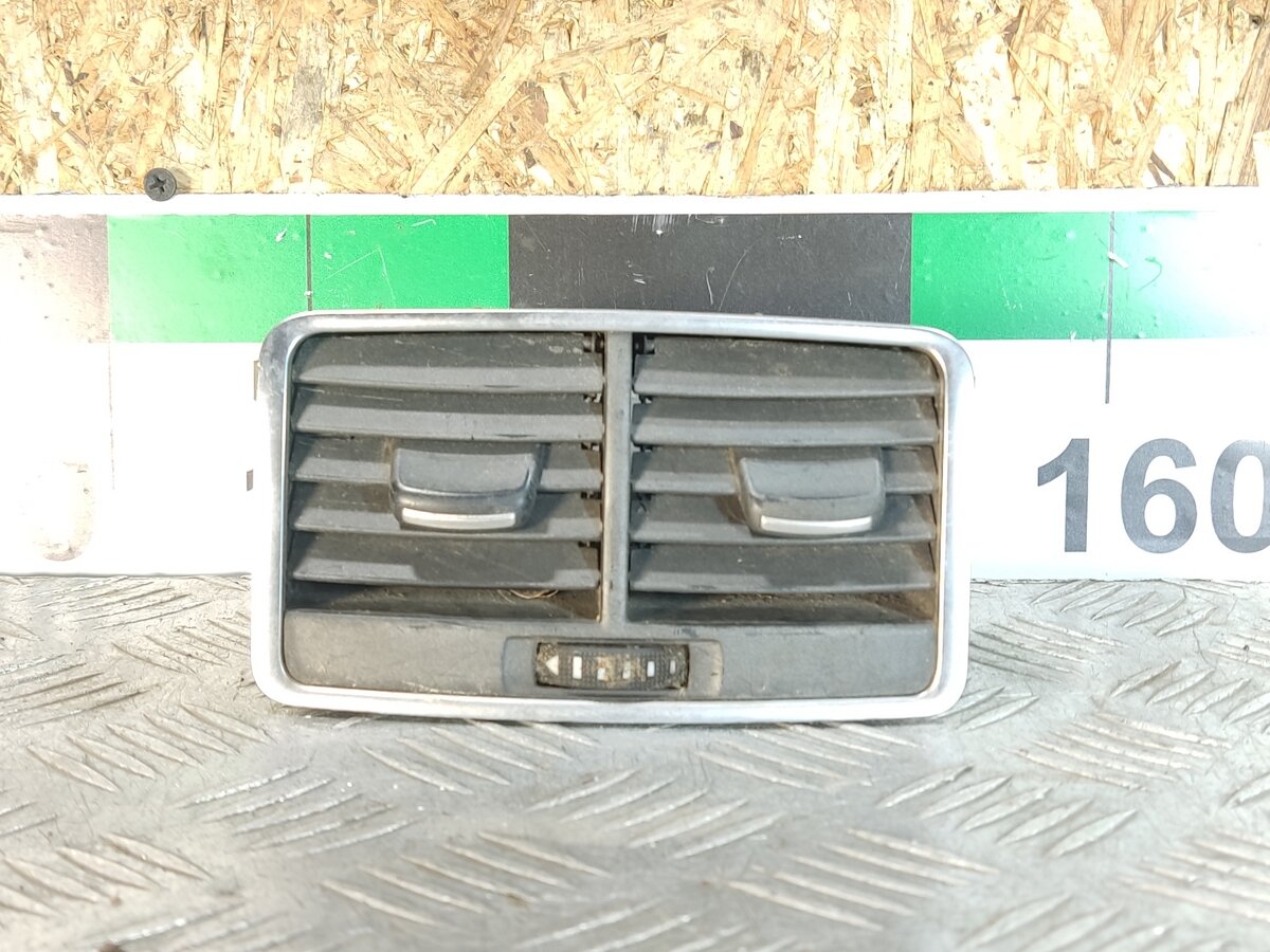 Дефлектор воздушный AUDI A6 C6 4F0819203