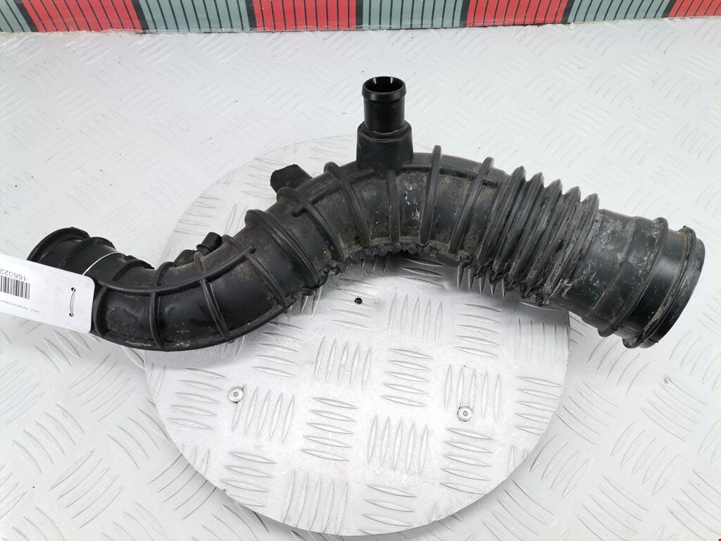 Патрубок воздушного фильтра (гофра инжектора) Renault Logan 2 165764382R арт. 1660222