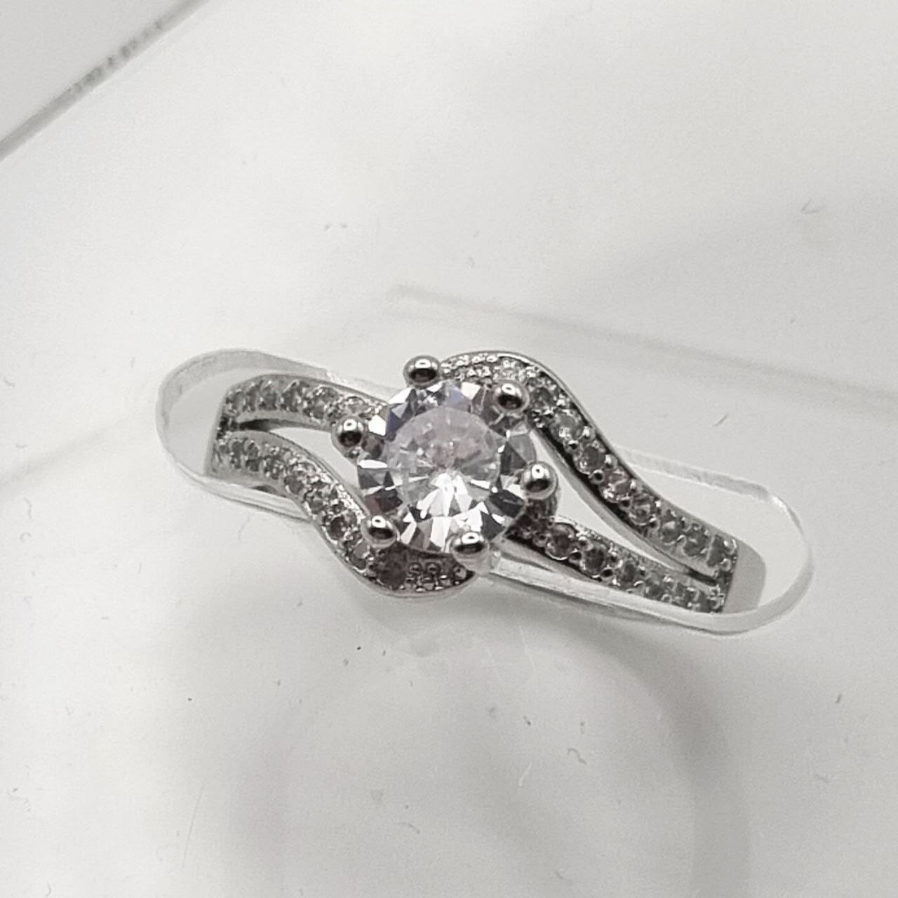 Кольцо, фианит