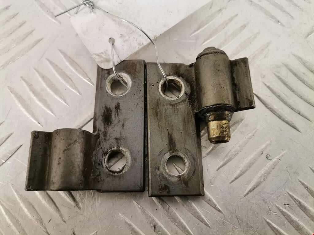 Петля двери передней левой BMW 5-Series (E34) 41511951131 арт. 1391519