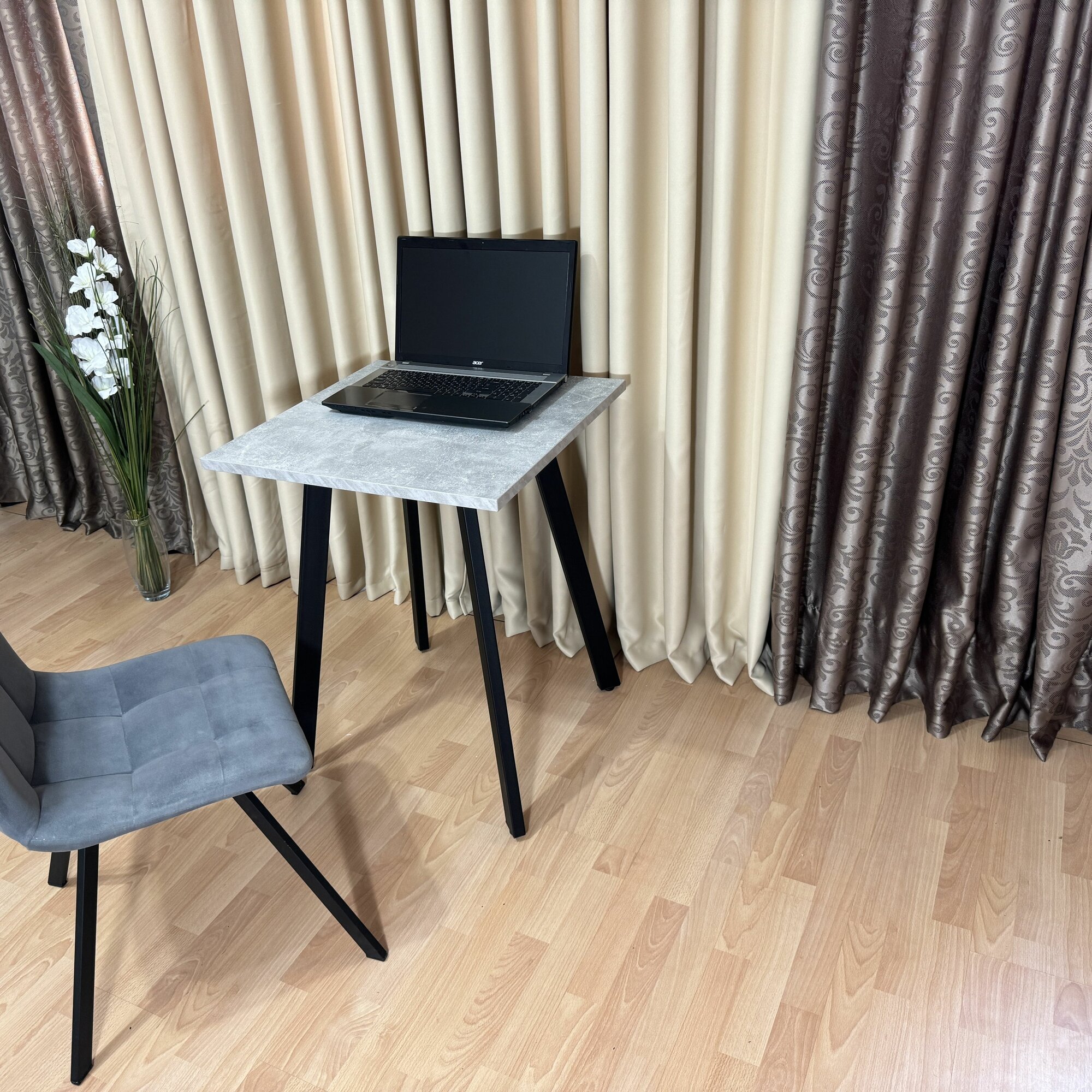 Компьютерный стол Ник 60 * 60 см. Бетон светлый. Черные ножки