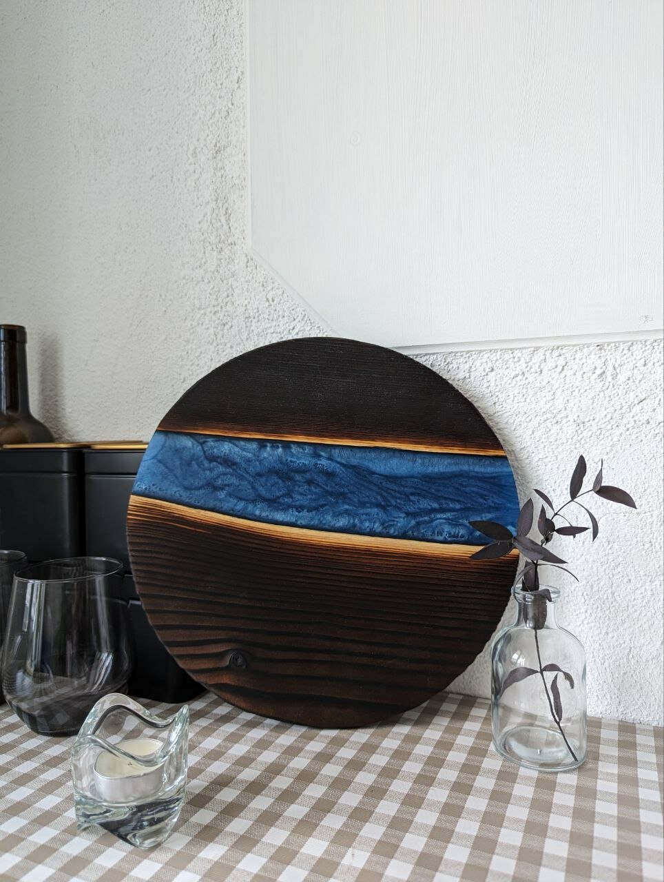 Сервировочная доска из дерева и полимерной смолы Помещение 42 "Синяя/Зеленая Вариант 5", круглая, 28 см