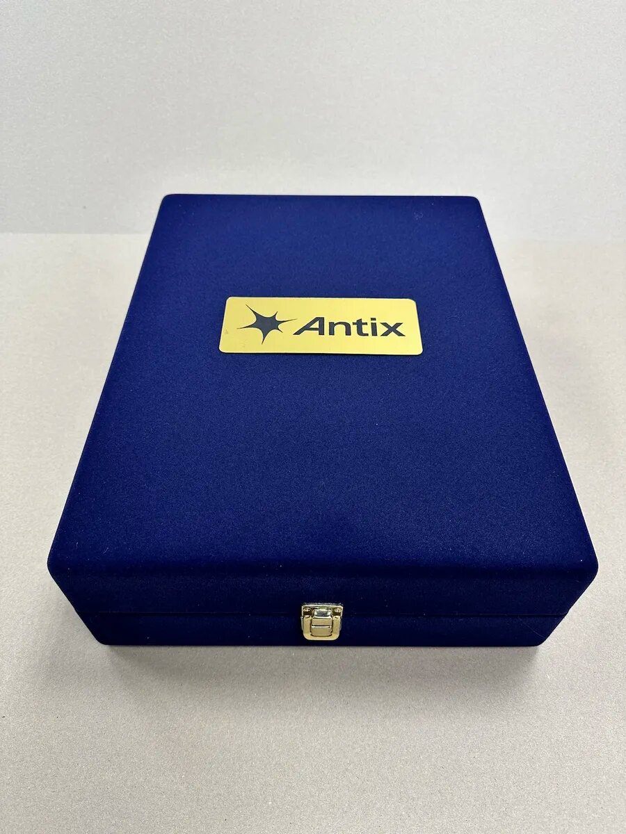 Футляр бархатный, под подарок.