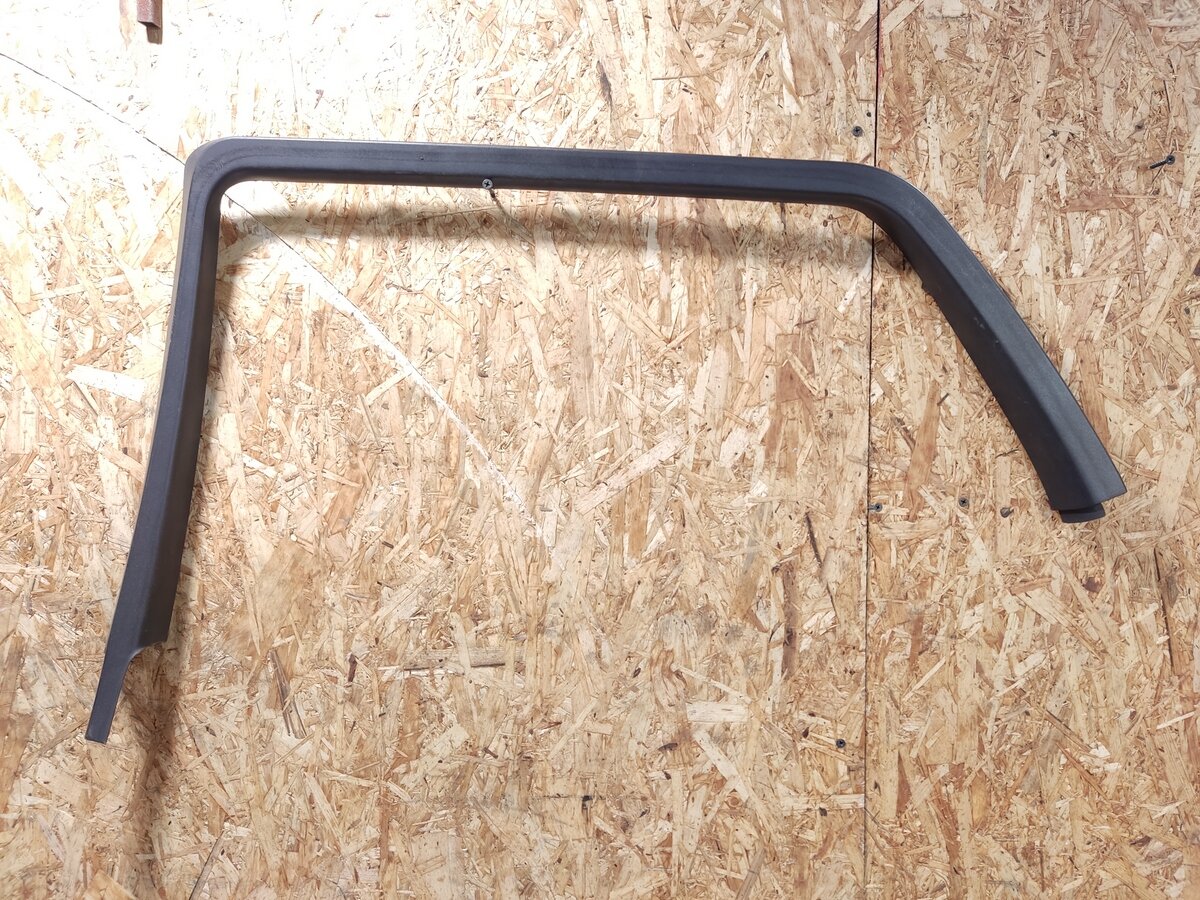 Накладка стекла заднего правого SAAB 9-5 1998-2002 4602470