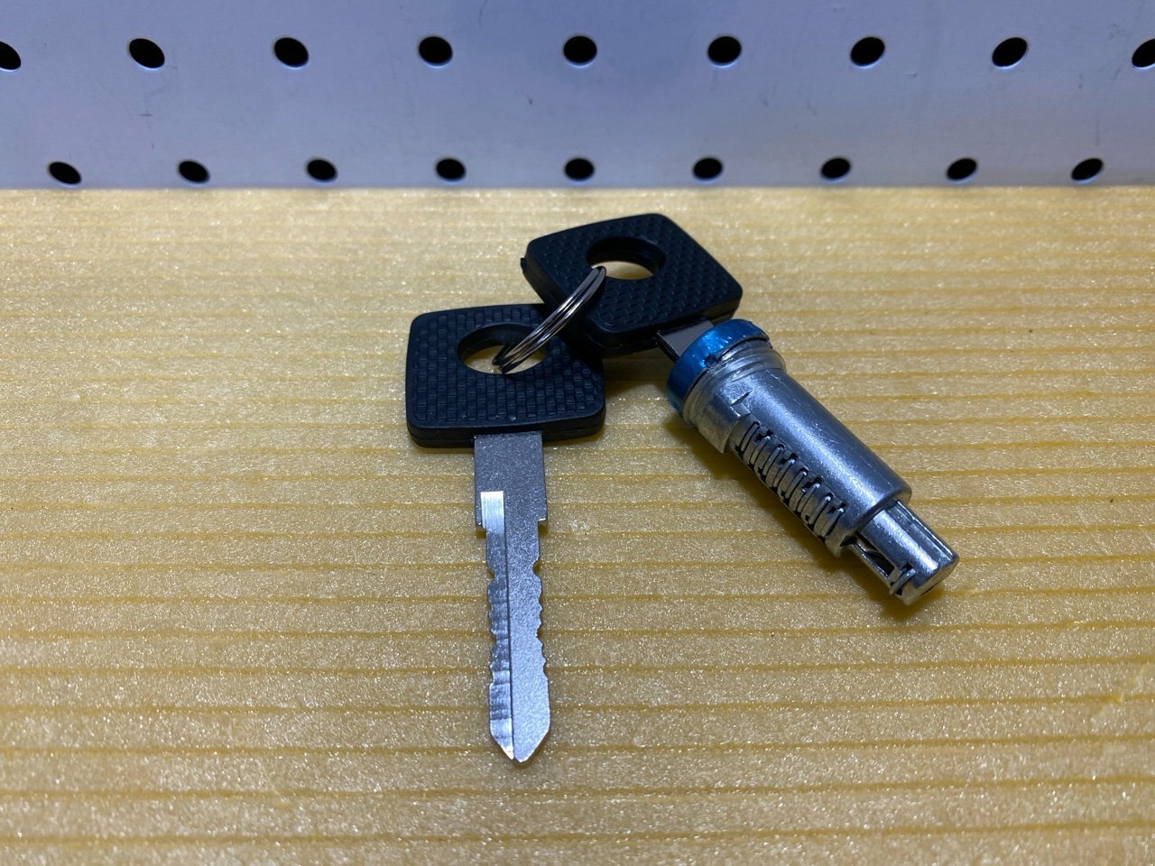 Личинка замка двери с ключами Мерседес Актрос Атего Спринтер