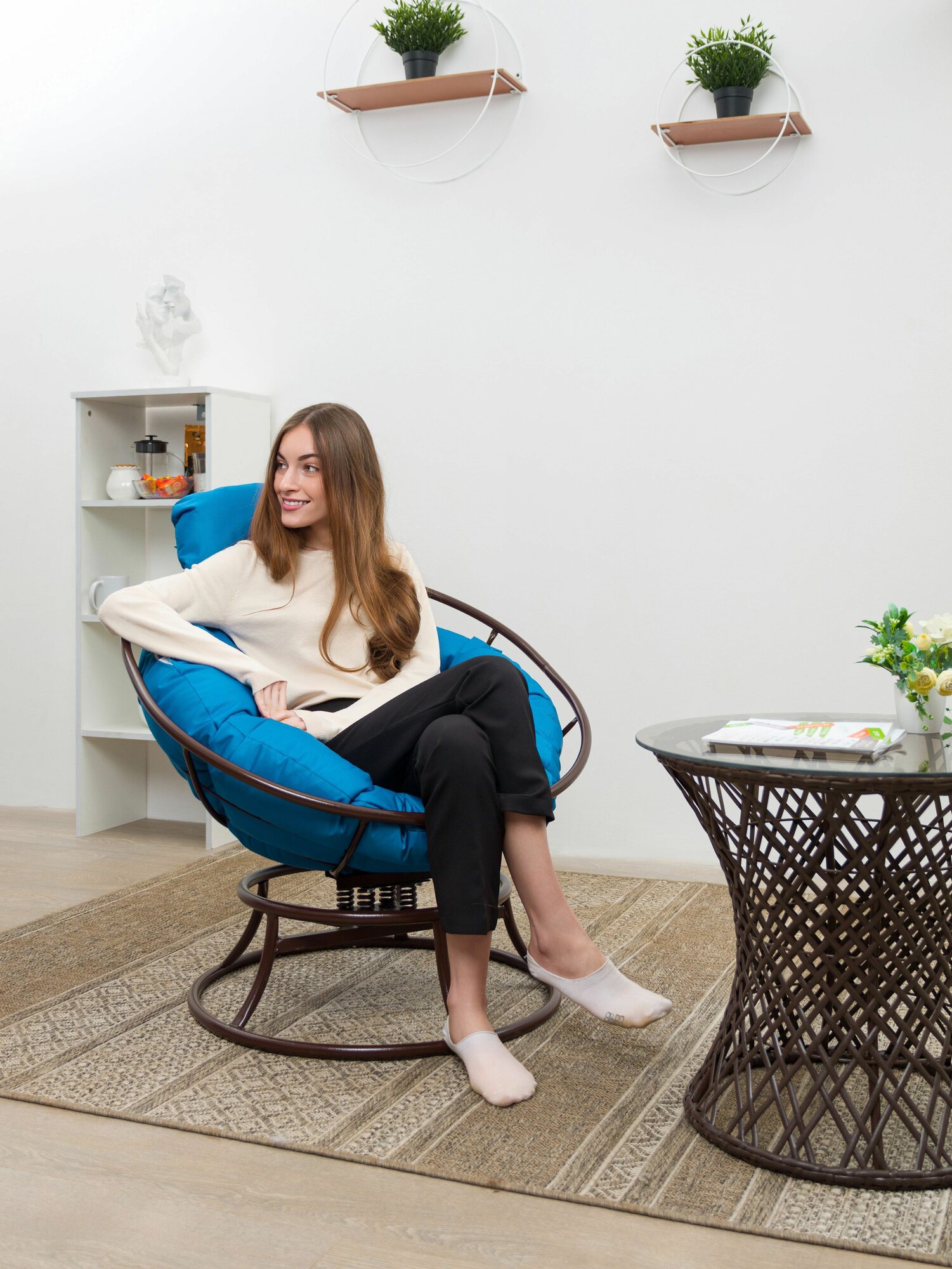 Кресло папасан пружинка мини без ротанга коричневое, голубая подушка