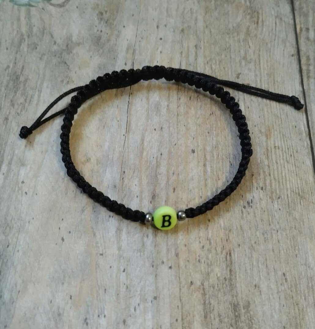 Плетеный браслет, пластик