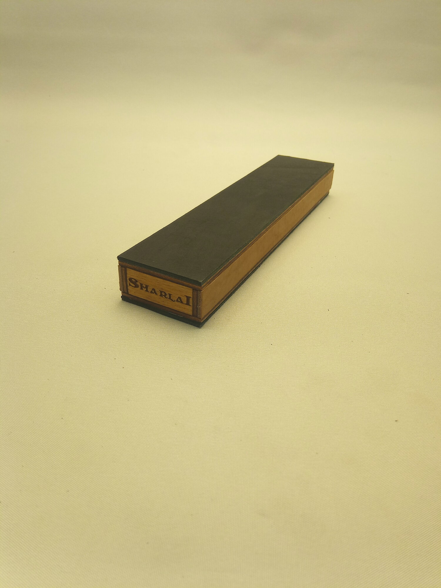 П-037 Брусок для правки - доводки опасных бритв, ножей, режущего инструмента профессионалов (кожа 2 - 2.2мм. черный)