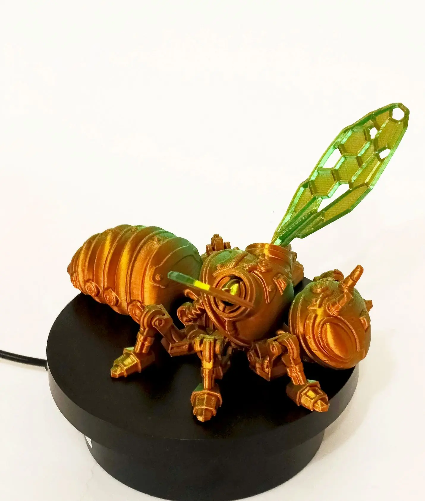 3D Подвижная Фигурка «Золотая Пчела» — Динамичный Символ Удачи и Труда