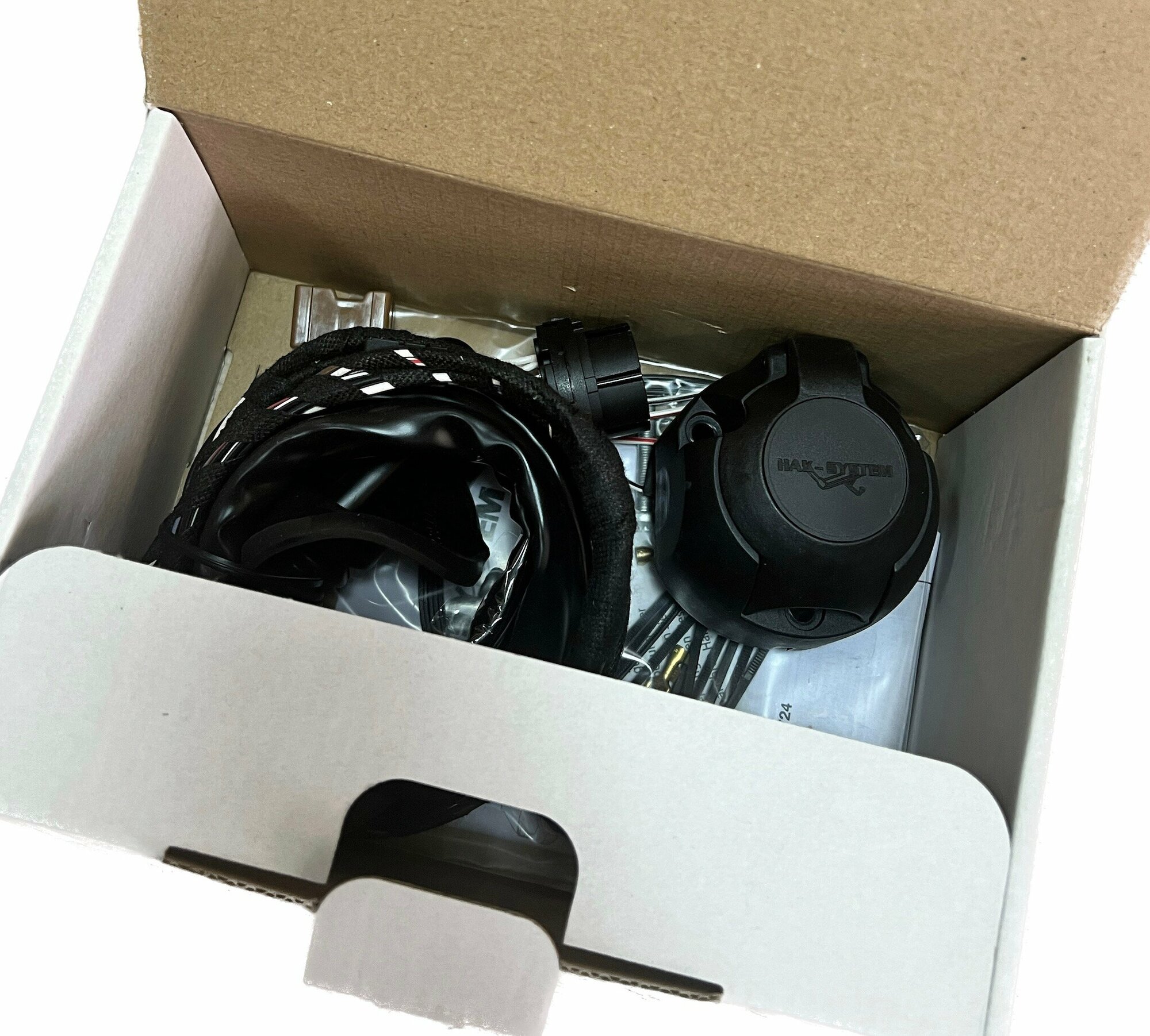 Штатная электрика для фаркопа с розеткой 13-pin, для Seat, Skoda, Volkswagen WYR423613R-T (Trail-Tec)