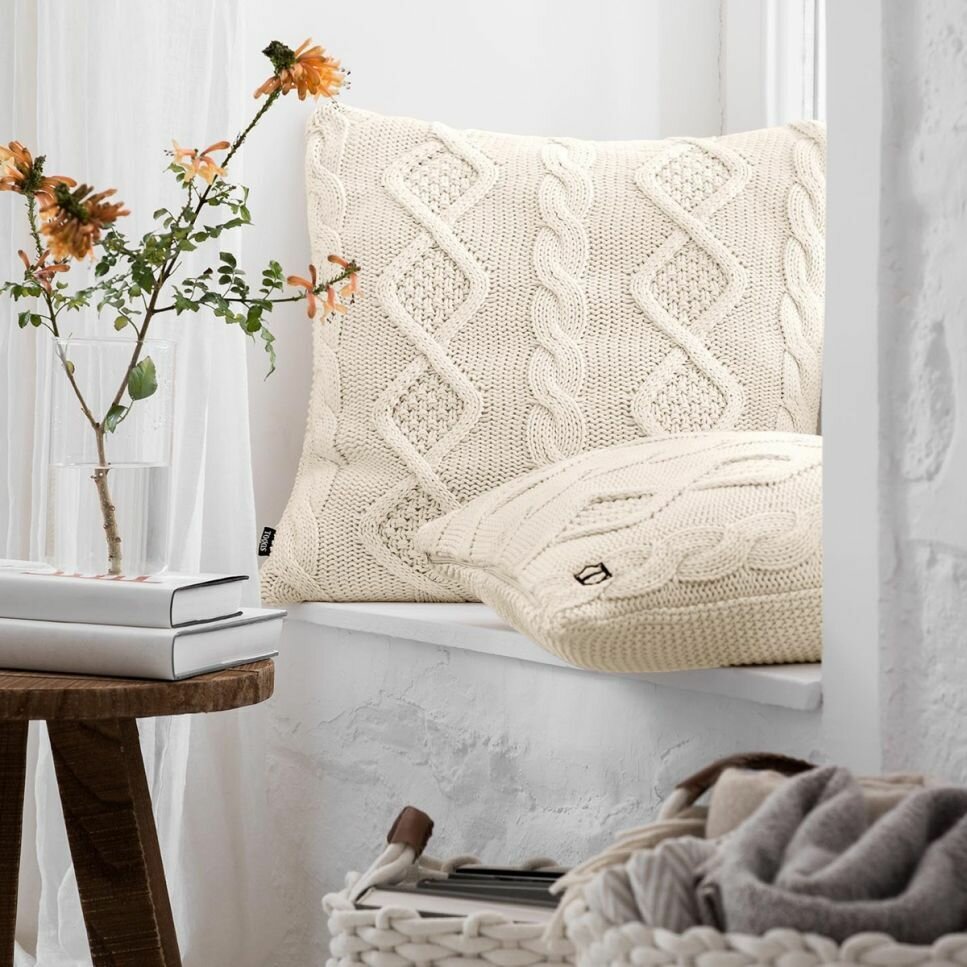 Декоративная подушка Togas "Ландри", 45х45 см, гипоаллергенный хлопок, вязаная наволочка