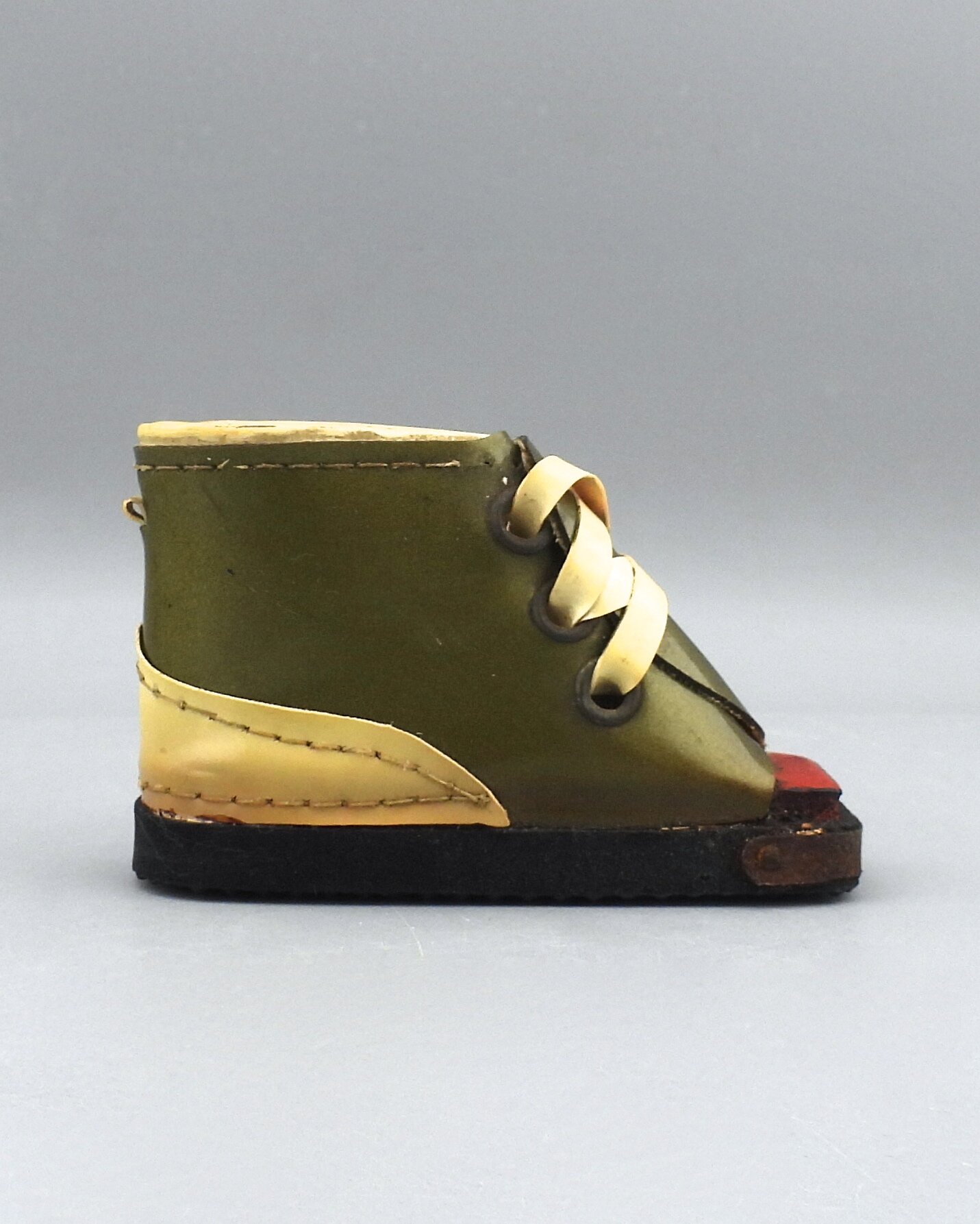 Презентационная туфелька кожзам резина металл