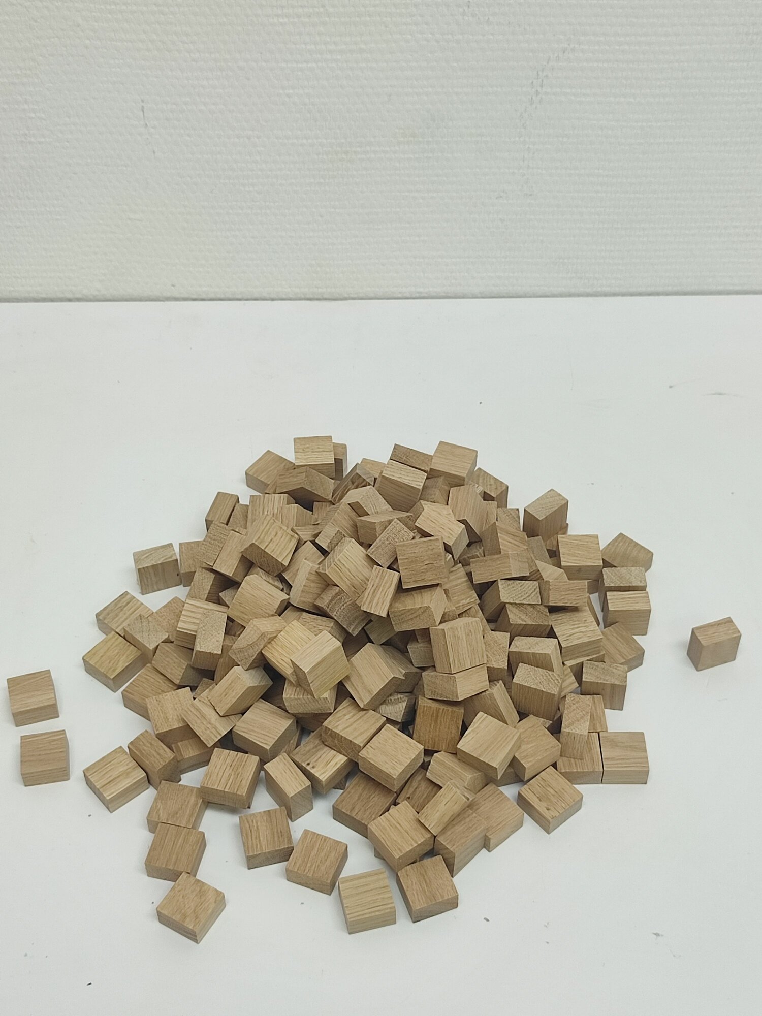 Квадратики для творчества из натурального массива дуба, 25х25х14 мм, 200 штук