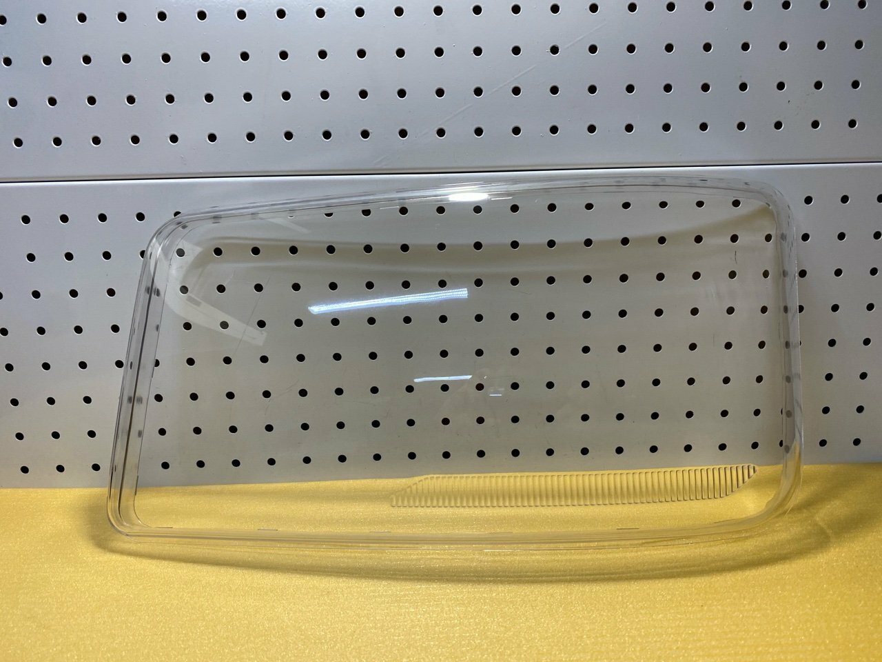 Стекло фары головного света КамАЗ-5490 (Kamaz), левое