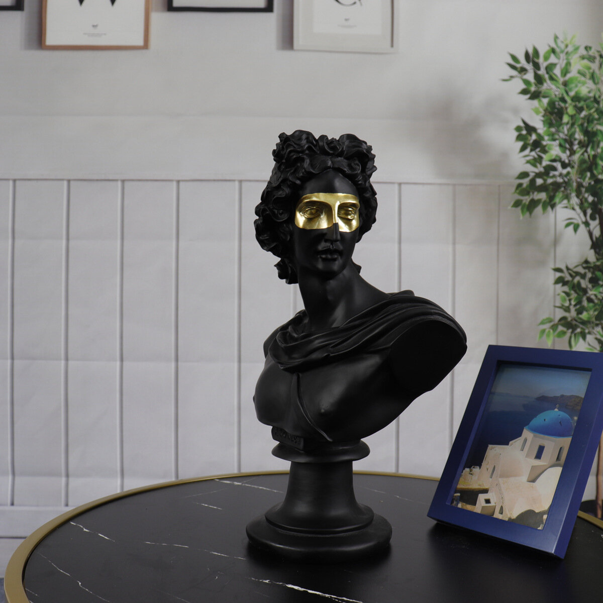 Статуэтка，Бог-мужчина Аполлон -черный (Золотой глаз), обработан смолой，23.5*37.5*11 cm