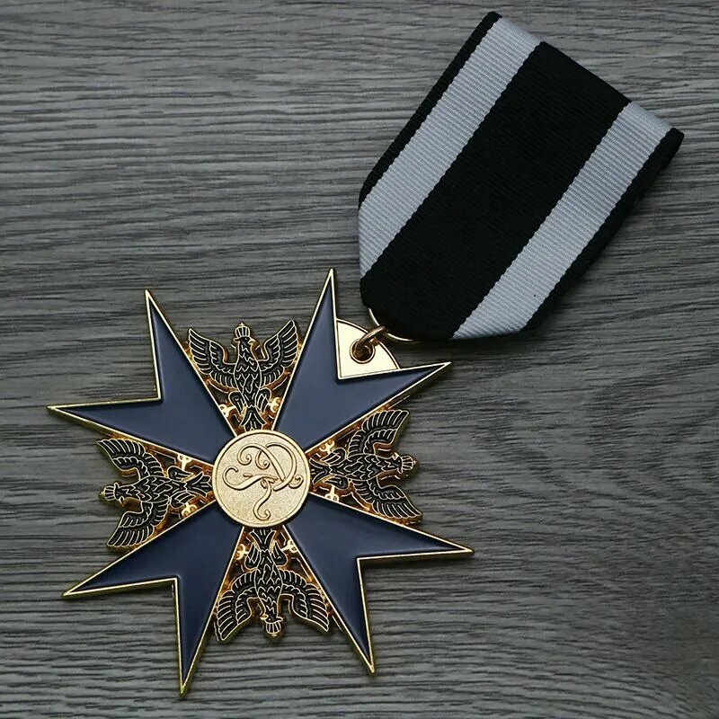 Орден Великого Черного Орла и Орден Синего Рыцаря могут носиться на груди.