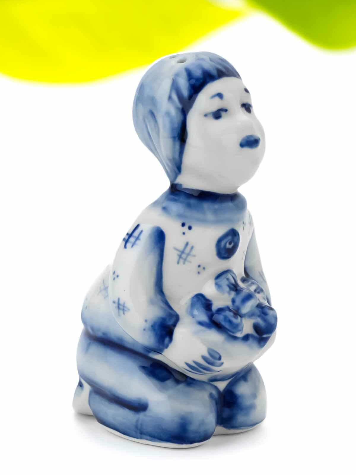 Фигурка коллекционная - Девочка солонка, Гжель, Фарфор, 11 см