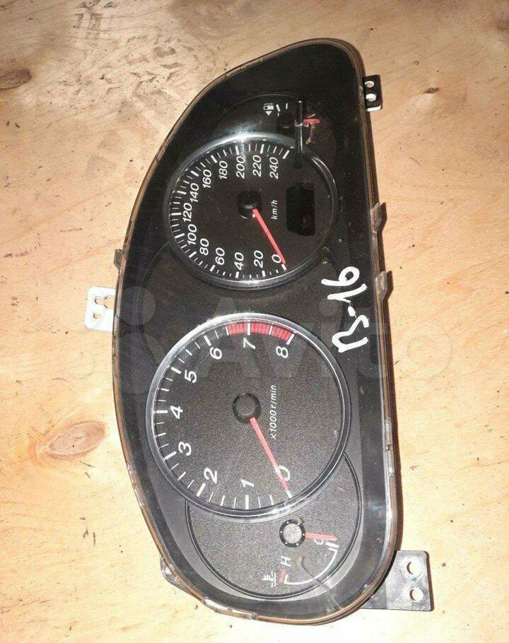 Панель приборов (щиток) Mazda 6 2002