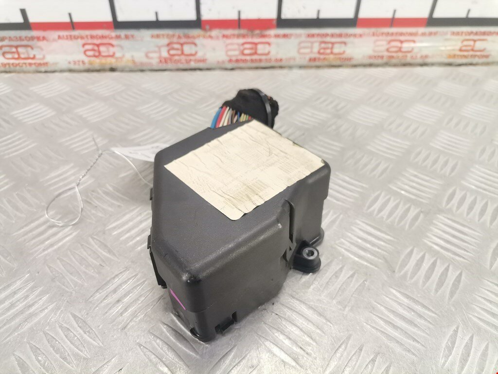 Блок предохранителей Volkswagen Bora(Jetta) 8D2941824 арт. 1044516