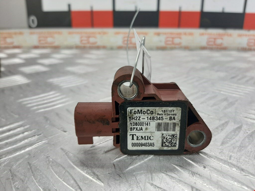 Датчик удара Land Rover Discovery 3 YWJ500380 арт. 858760