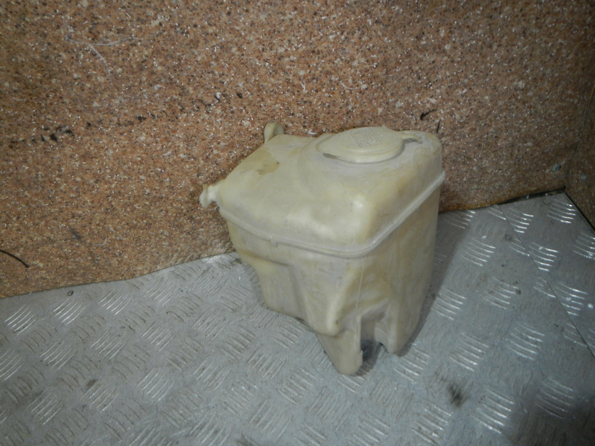 Б/У Бачок омывателя лобового стекла, Toyota (Тойота)-SPRINTER (-95) TOYOTA SPRINTER (-95) Под 1 насос,Toyota Sprinter Car...