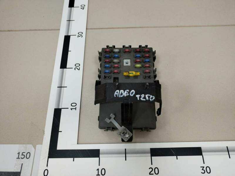 Блок предохранителей Chevrolet Aveo T250 2005-2011 кат.номер: 96826374