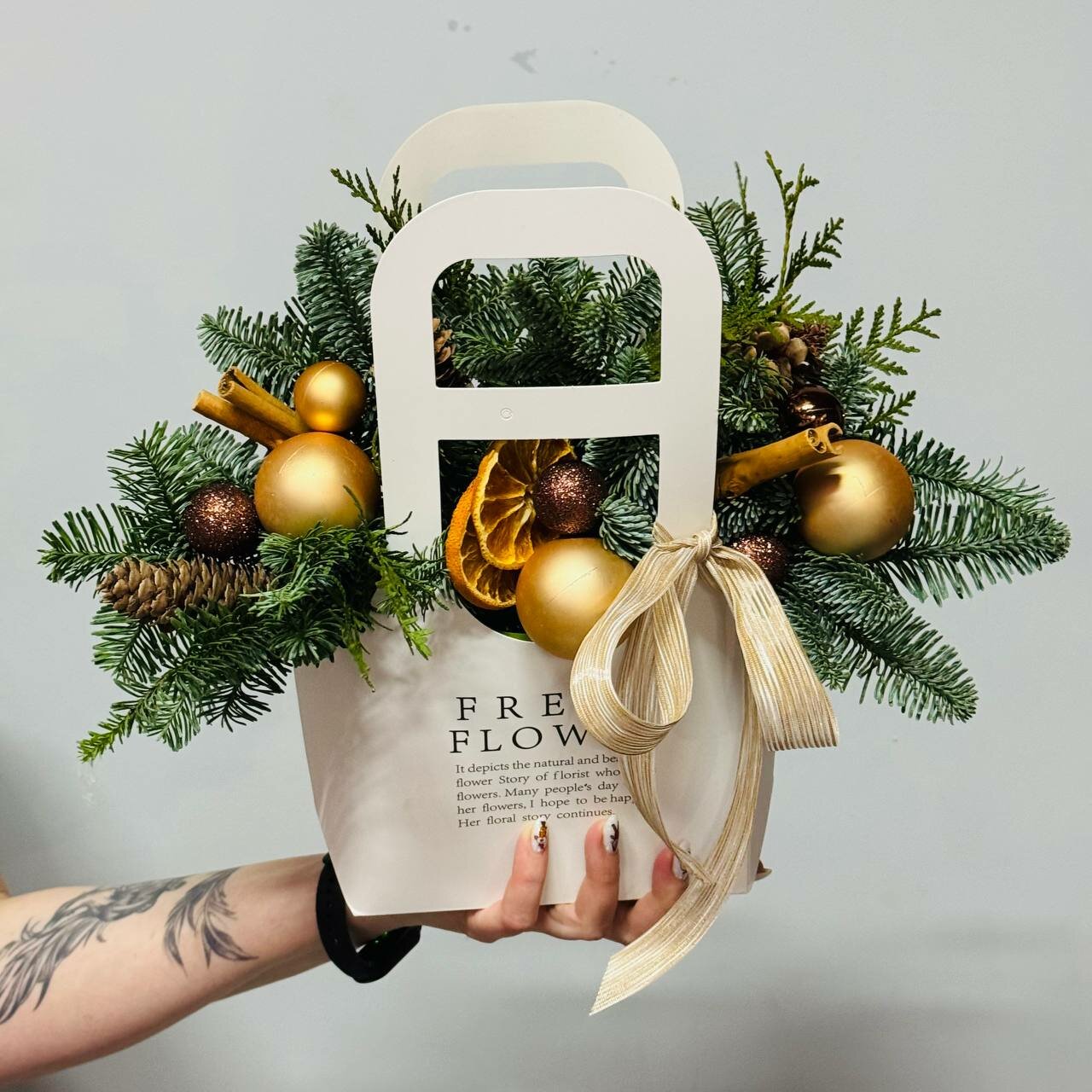 Подарок на Новый год, сумочка с еловыми ветками нобилис