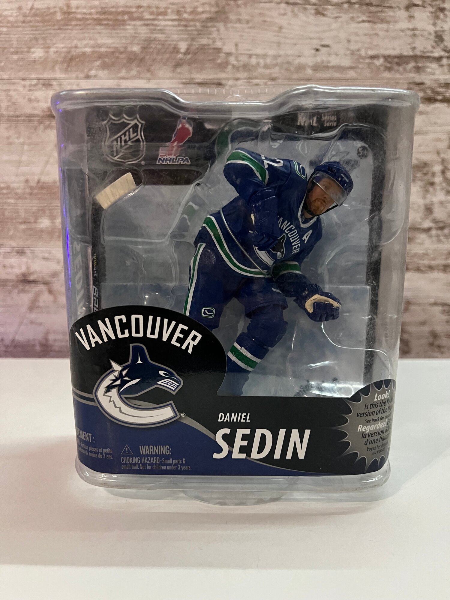 Фигурка Хоккеиста Даниэль Седин, Daniel Sedin, 18 см, NHL, 2011 год выпуска, от McFarlane toys