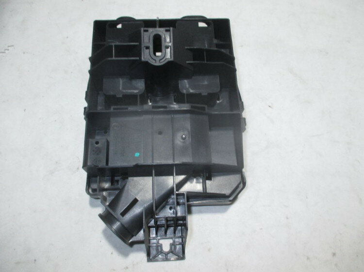 Корпус блока предохранителей - Нижняя часть 95962913 95941608 95131767 EM1288619 Шевроле Кобальт- GM