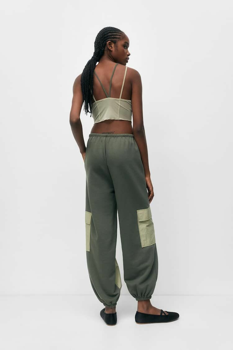 Брюки карго Pull & Bear Весна-лето 2023, размер S, зеленый — фото 1