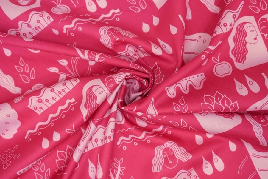 Ткань рубашечно-плательная. Сатинового переплетения. Малинового цвета с абстрактным принтом. Хлопок.