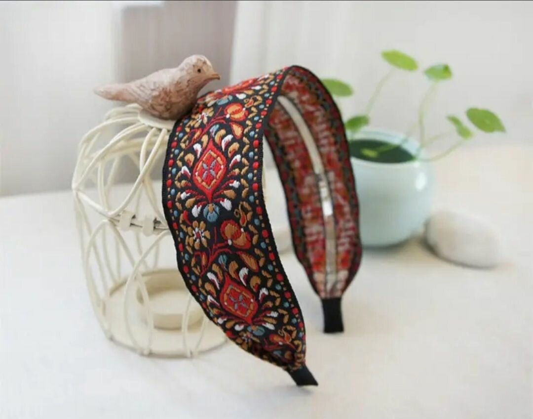 Ободок с русской вышивкой.