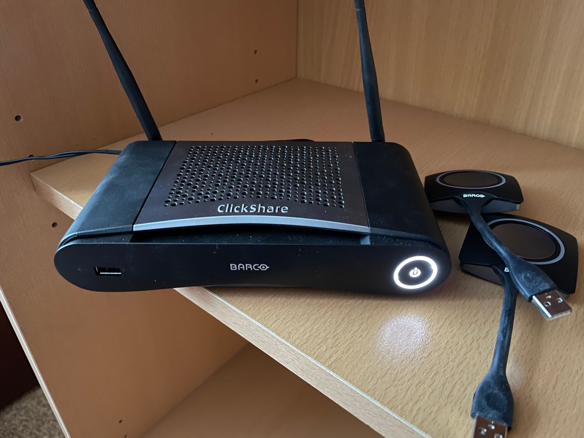 Беспроводная система презентаций Barco ClickShare CSE-200