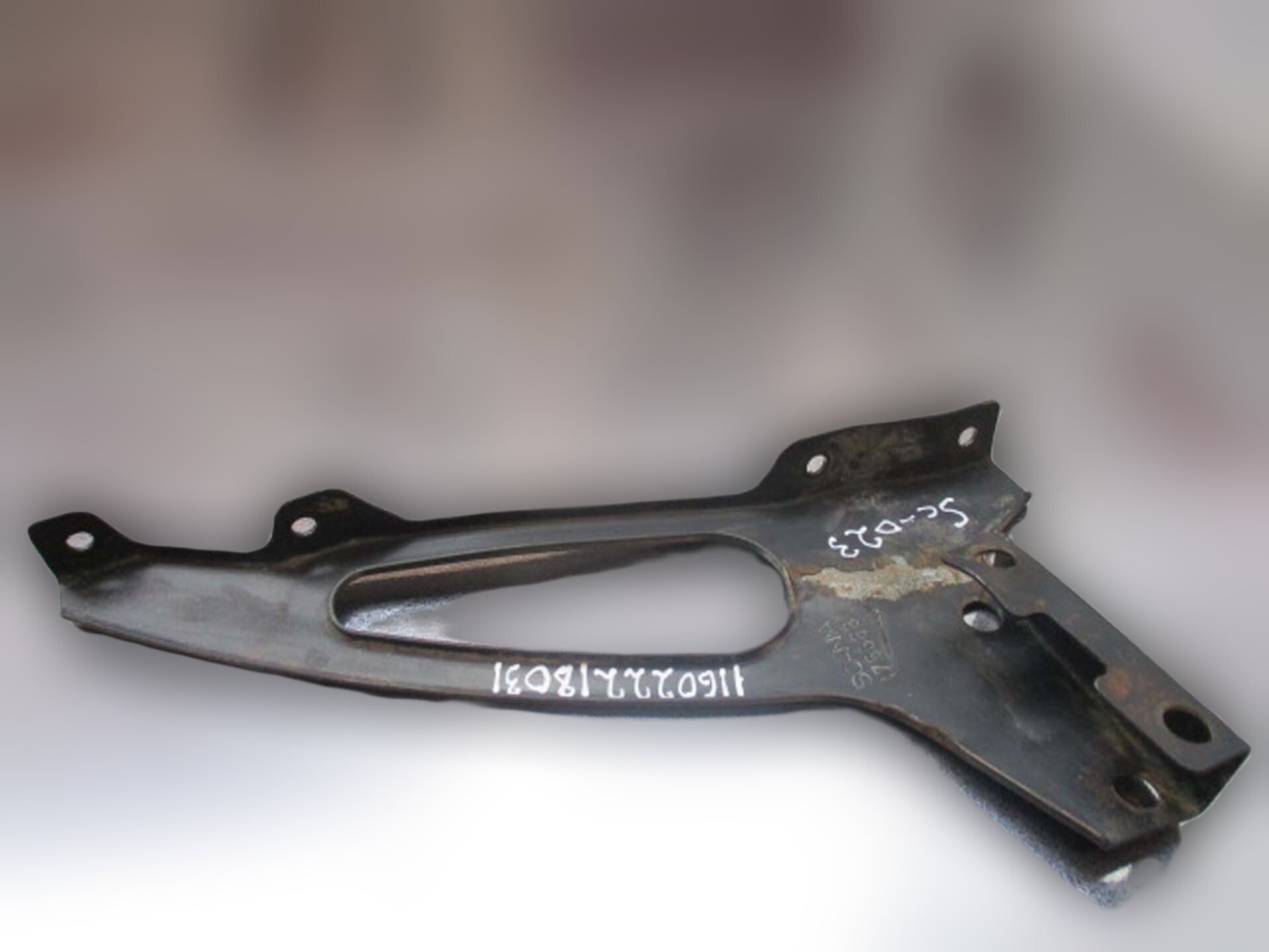 Кронштейн спойлера Scania P, G, R