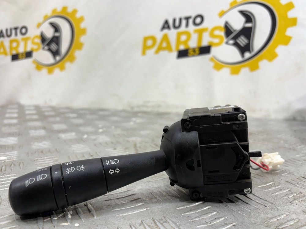 Переключатель поворотников Duster E1109576 Б/У с пробегом