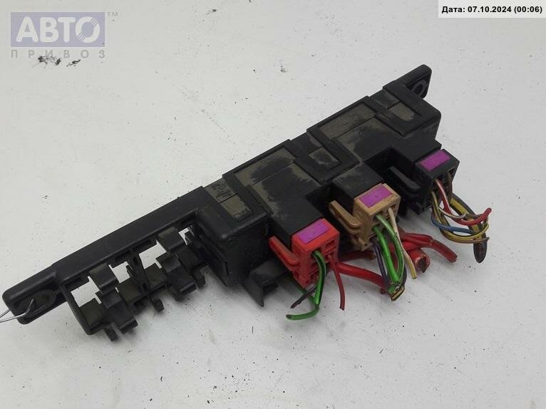 Блок предохранителей Volkswagen Passat B5