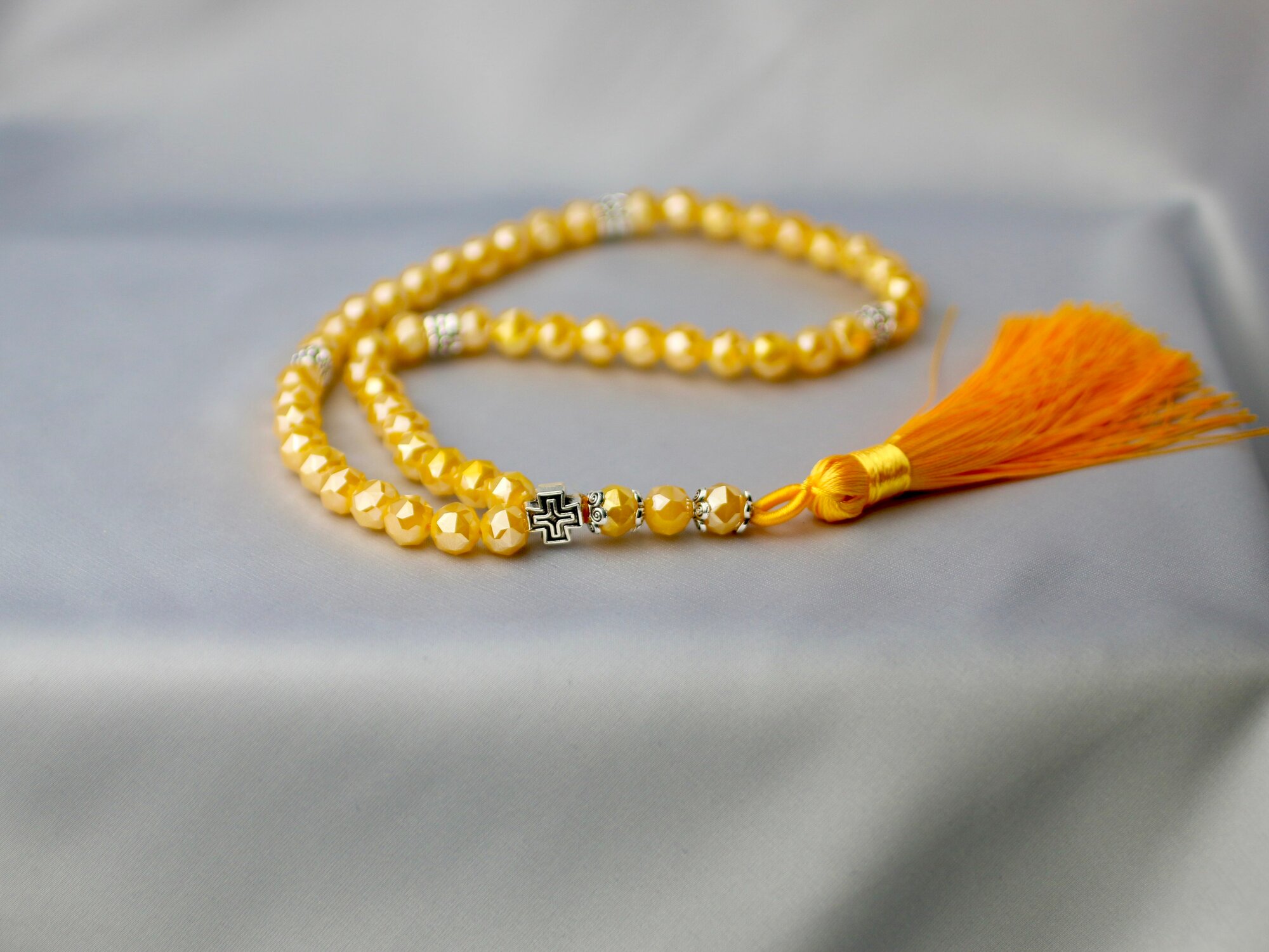 Православные Четки из Натурального Желтого Кварца 8мм, 50 бусин/Собраны На Шелковой Нити, Для Молитвы, С Кисточкой И Крестиком, В Машину