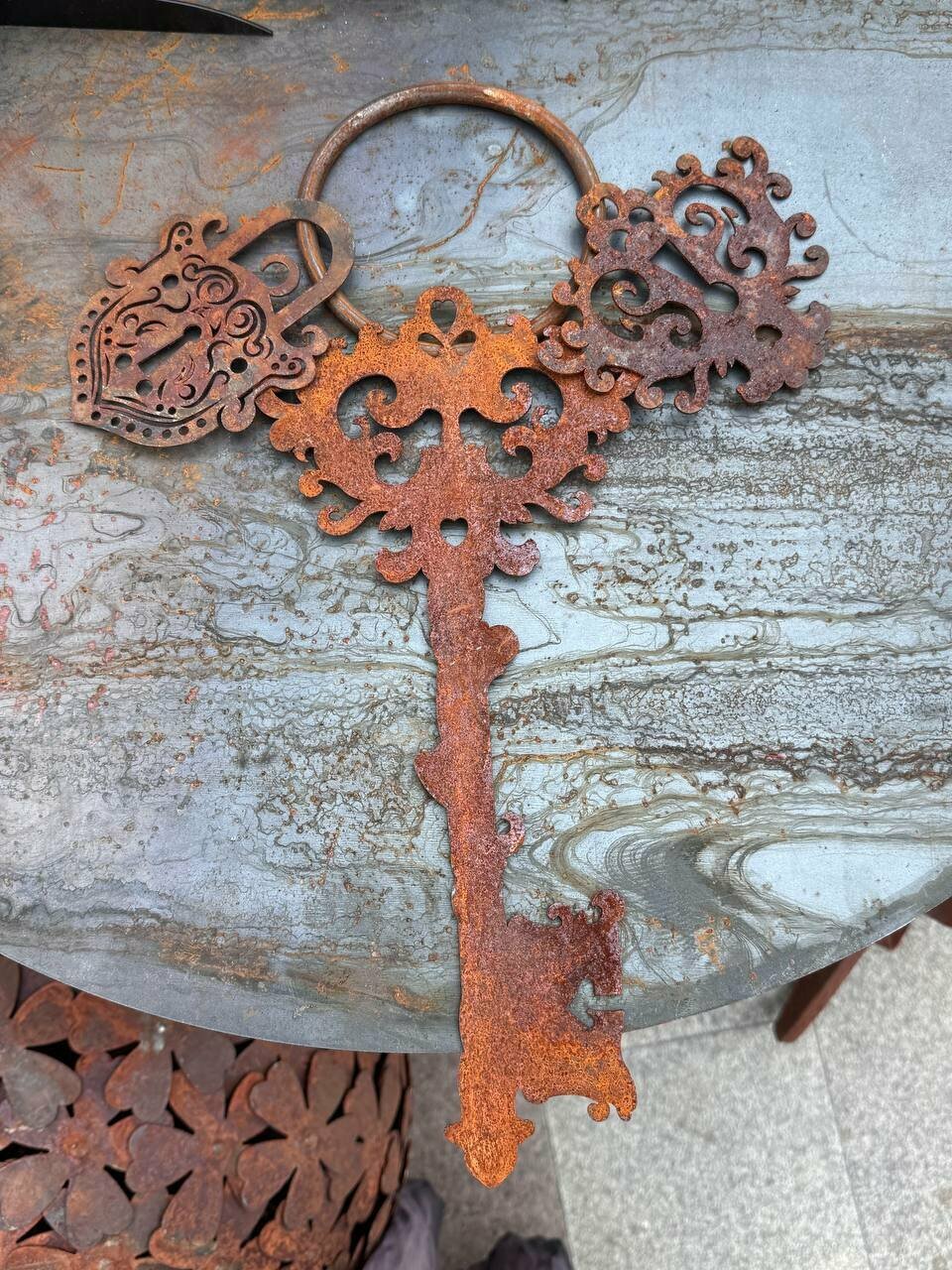 Садовые фигурки для сада и огорода Волшебный ключик и замочки