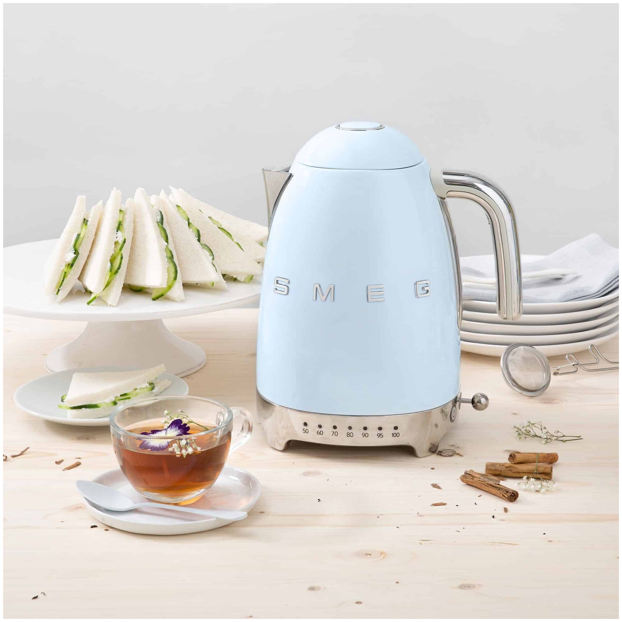 Премиальный чайник SMEG KLF04PBEU с регулировкой температуры бестселлер