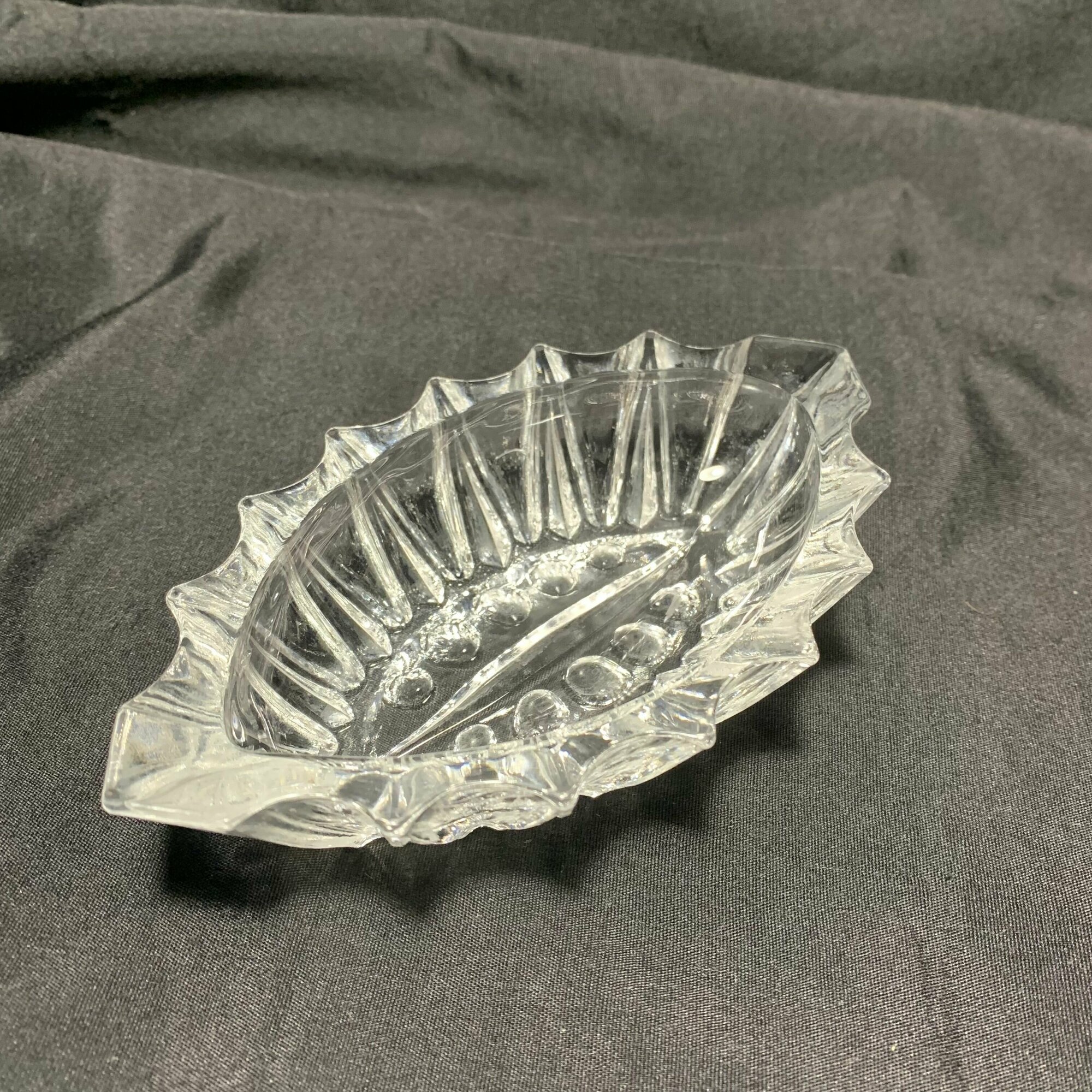 Маленькая хрустальная конфетница