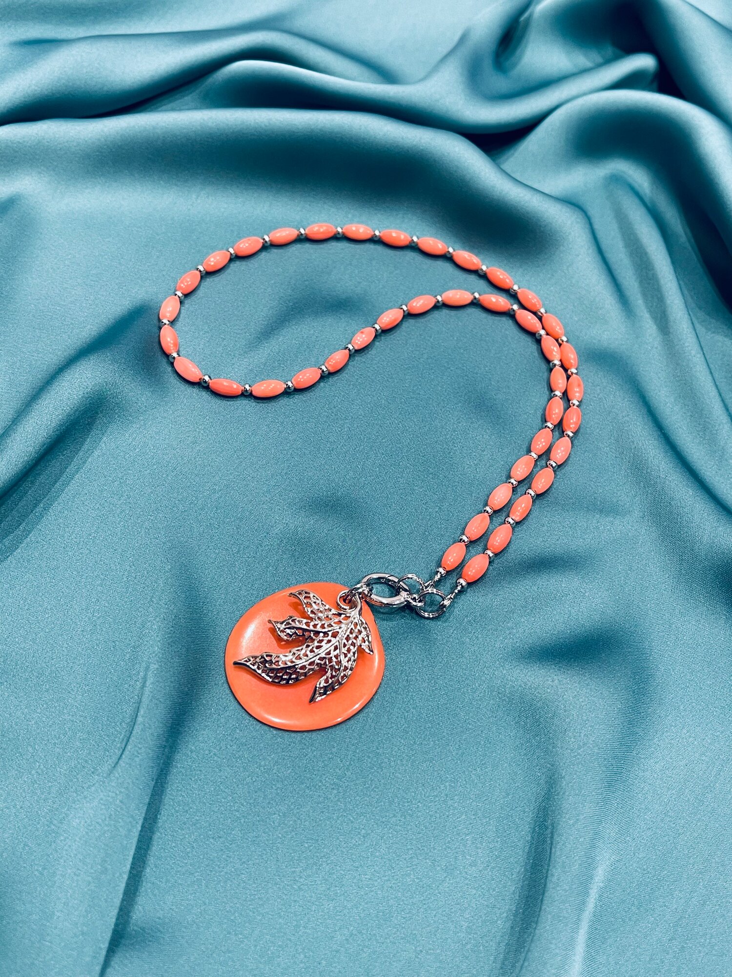 Колье, коралл