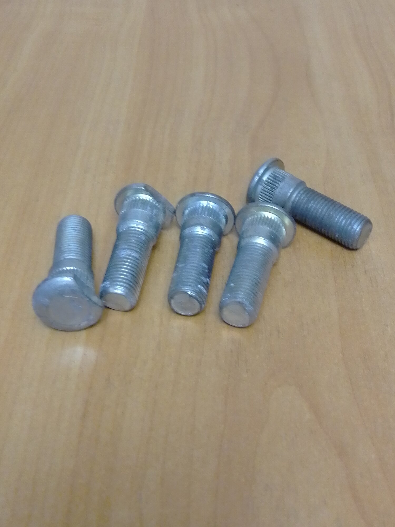 Шпилька (болт) колеса М14х1,5х45 для автомобилей ГАЗ-31029,3102, ГАЗ-24 (передние колёса); УАЗ Профи , УАЗ-3741,-3962,3909,3303,2206 , УАЗ Patriot 3163, УАЗ-3160, УАЗ-3151 (перед/зад),20-3103008-Б. Комплект 5 штук. Кр. Этна.